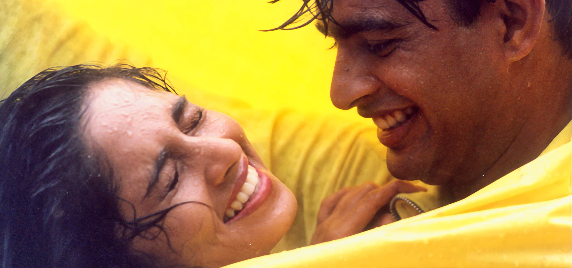 Alaipayuthey streaming: where to watch movie online?