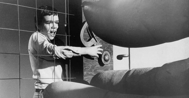 Land of the Giants Season 2 - watch episodes streaming online