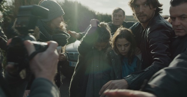 A Familiar Stranger - streaming tv show online