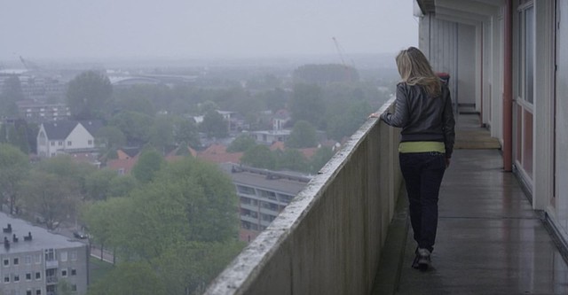 Mothers Don't Jump from Flats - Stream: Online anschauen