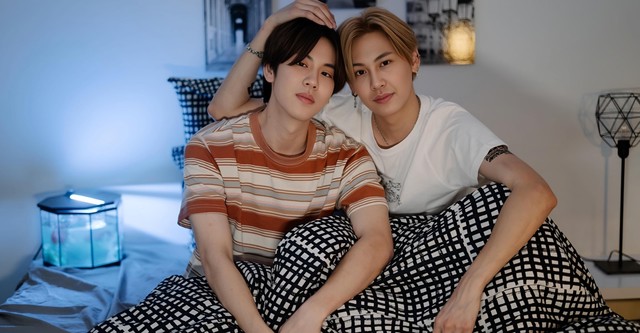 Between Us - watch tv series streaming online