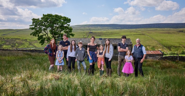 Our Farm Next Door: Amanda, Clive and Kids Season 1 - streaming