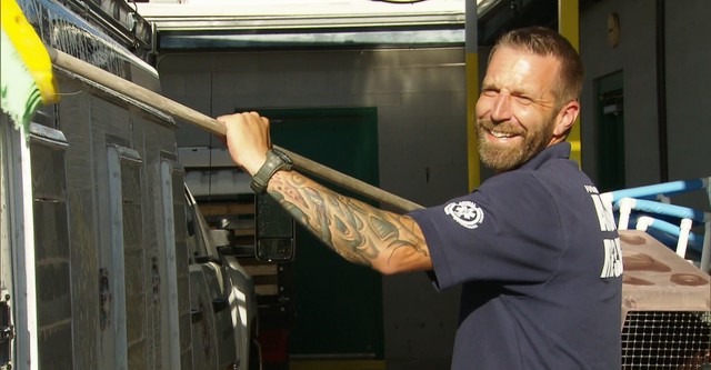 Animal Cops: Phoenix Season 20 - watch episodes streaming online