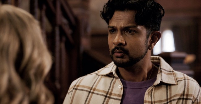 Ghosts Season 3 - watch full episodes streaming online