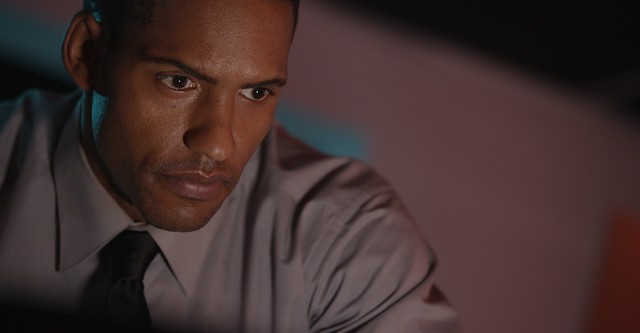 In the Shadows - streaming tv show online