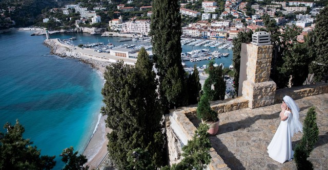 Où regarder la série Noces rouges en streaming